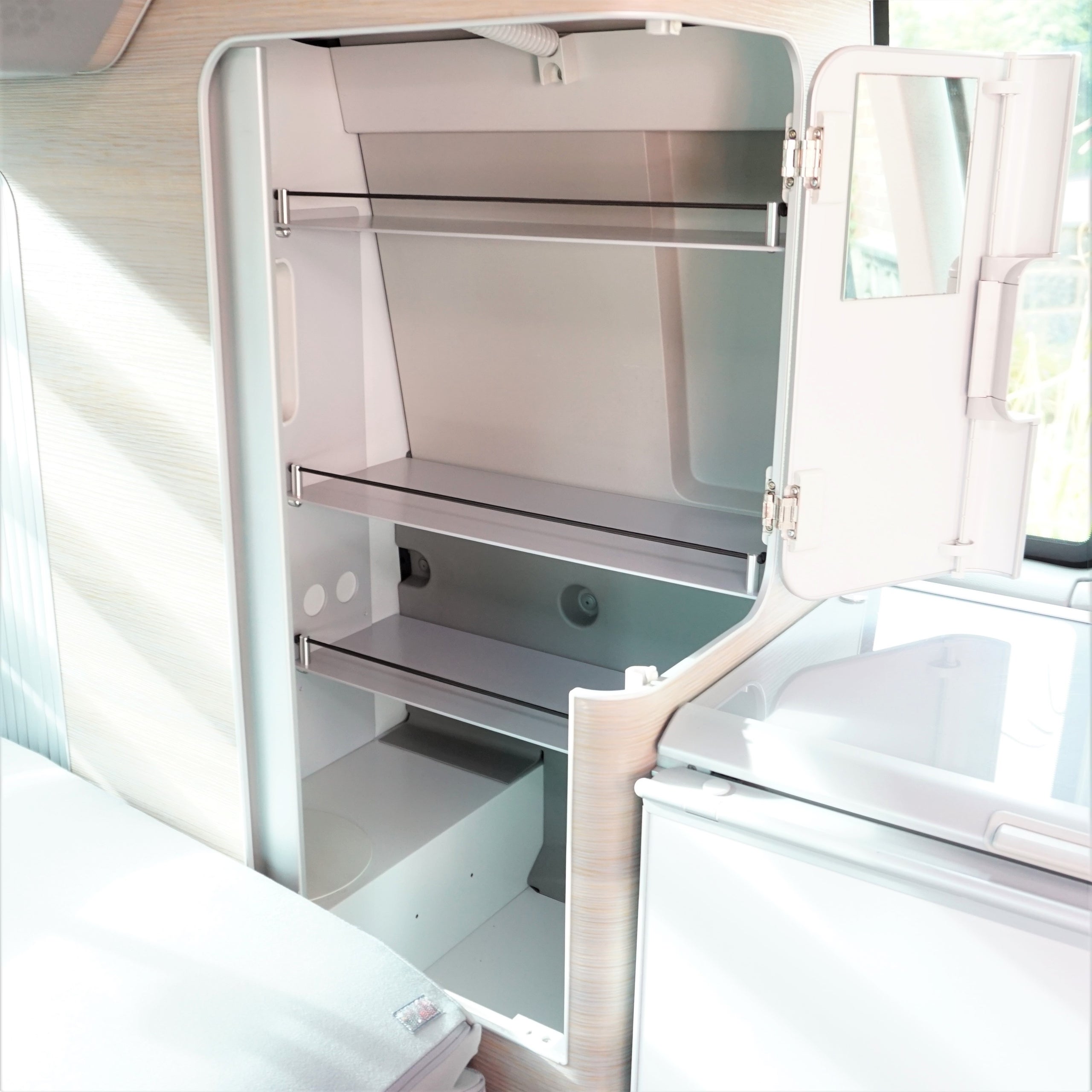 Small Wardrobe Shelves for the VW California SE, Ocean and Coast | Yes ...